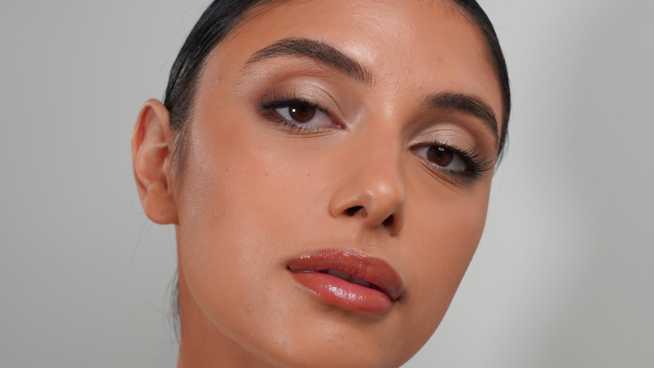 How To Apply A Shimmery Lid With a Defined Crease