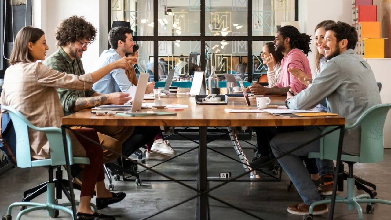 Peak OS™ vs EOS Traction: How Using OKRs Transforms High-Growth