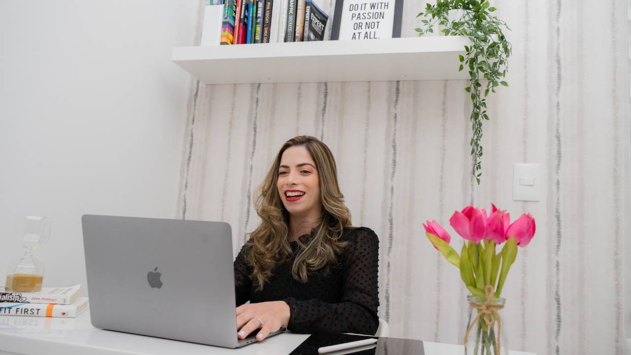 Maria Cristal: Negocios + Marketing Digital + Ingresos Pasivos