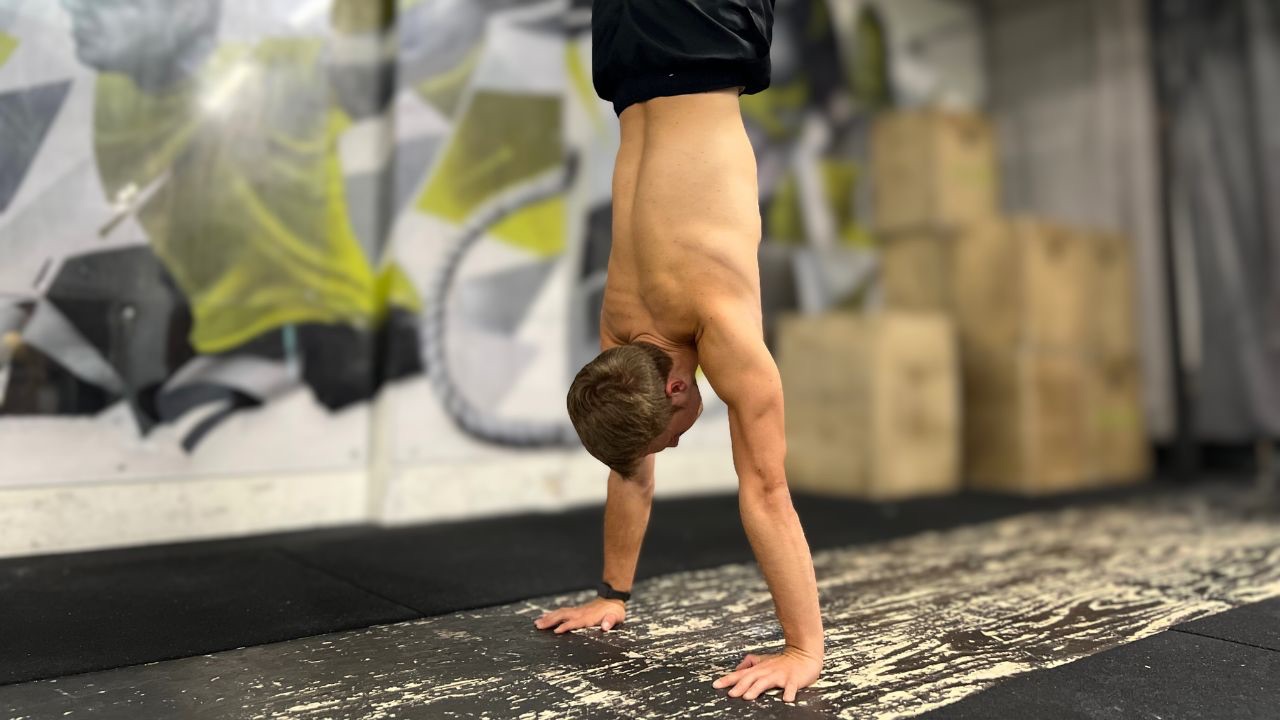 Free Handstand Training