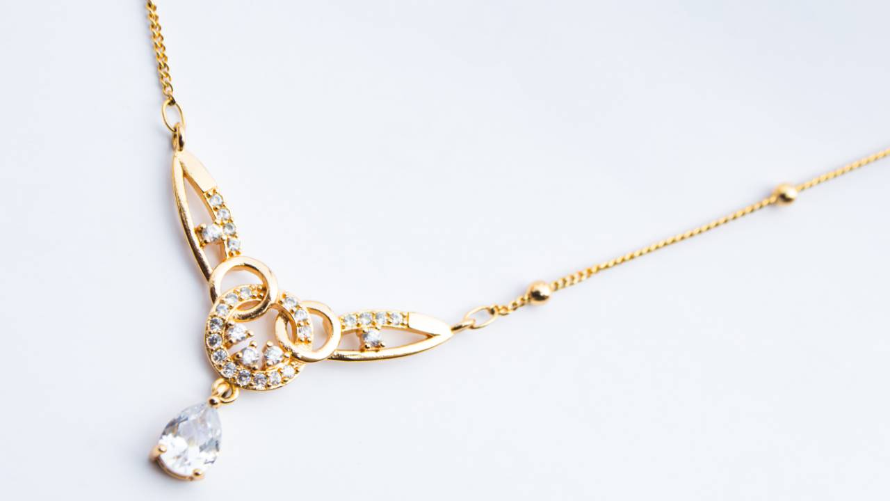 A Brief Guide to Vintage Jewelry | Vintage Vault Treasures