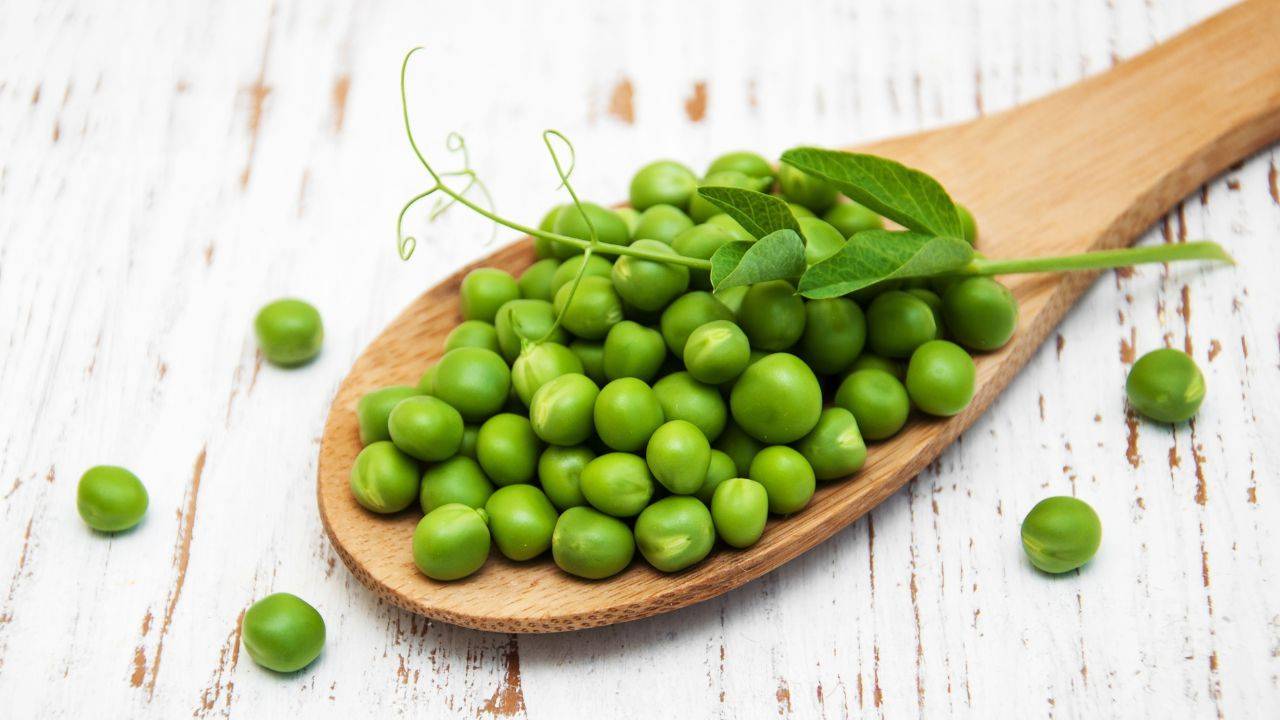 PlantNourished | What's in Green Peas & Surprising Ways to Enjoy Them