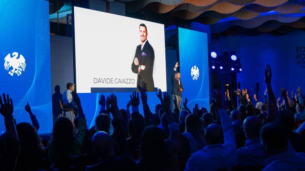 About Davide Caiazzo - LinkedIn Coach