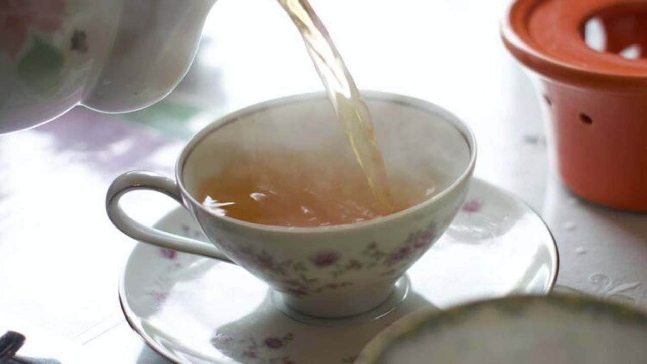 Apparently Girls Drink Tea