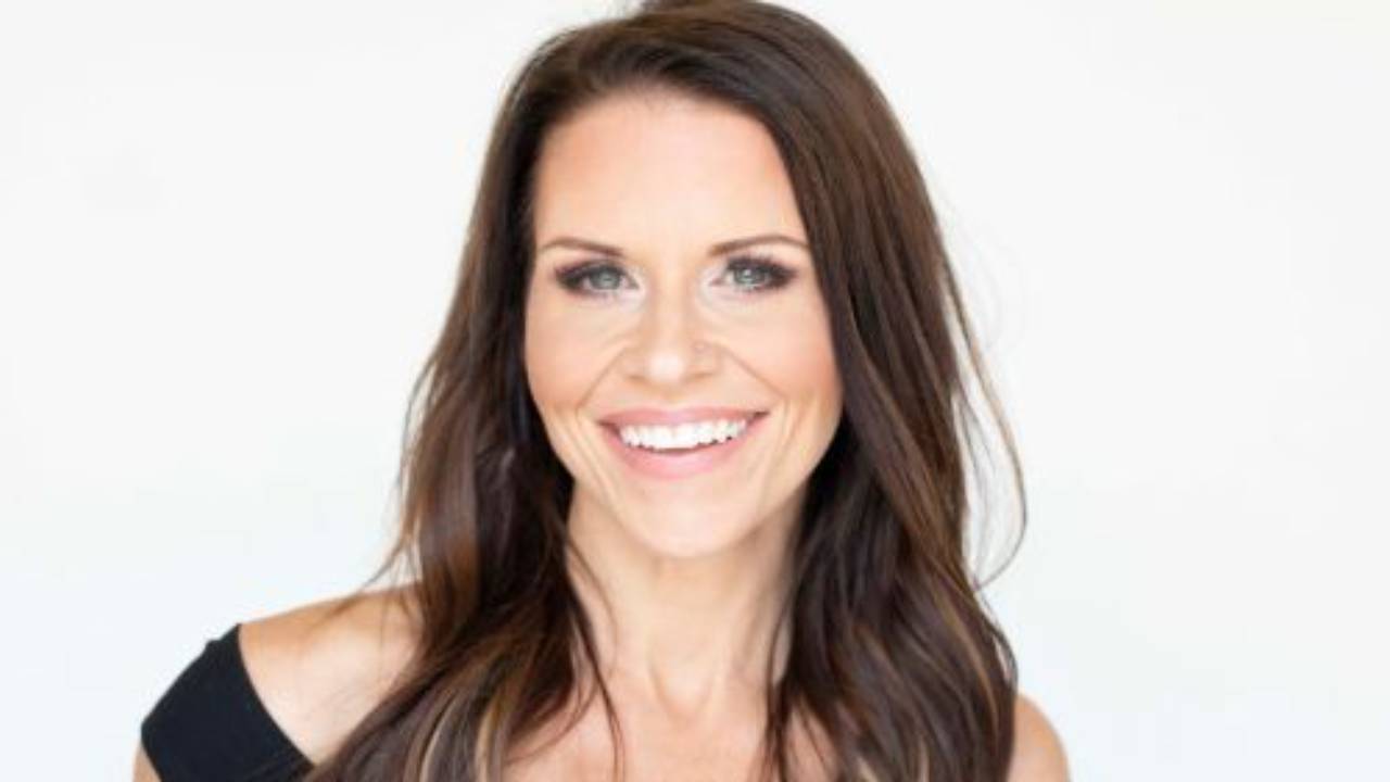 Contact Lindsay Rose Martin