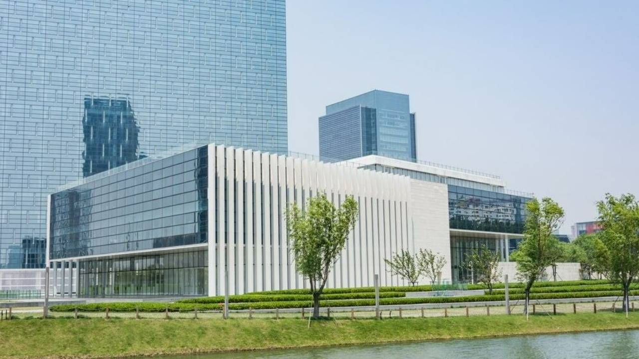 Understanding Common Area Maintenance Charges in Commercial Leases