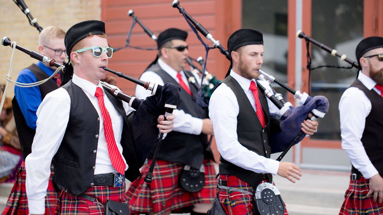 MacArthur Road - Bagpipe Master