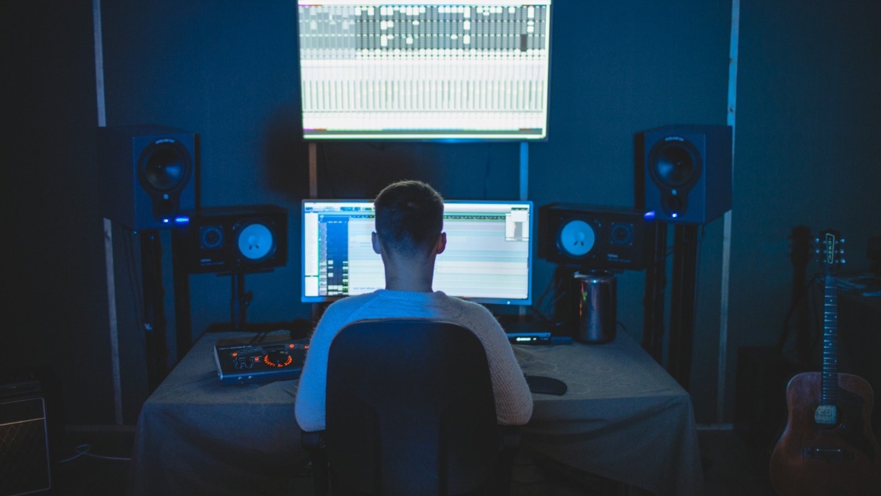 Stereo Speakers vs Monitor Speakers What’s the Difference?