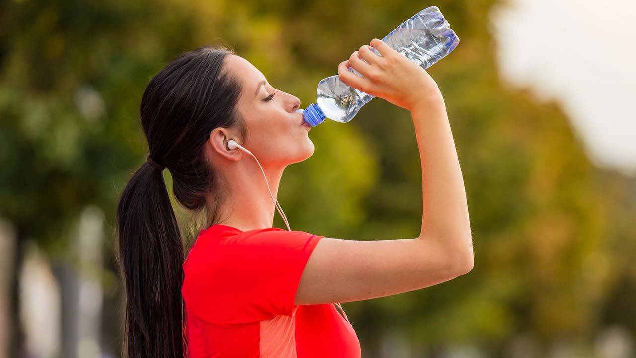 8 Easy Hydration Hacks For Busy Women