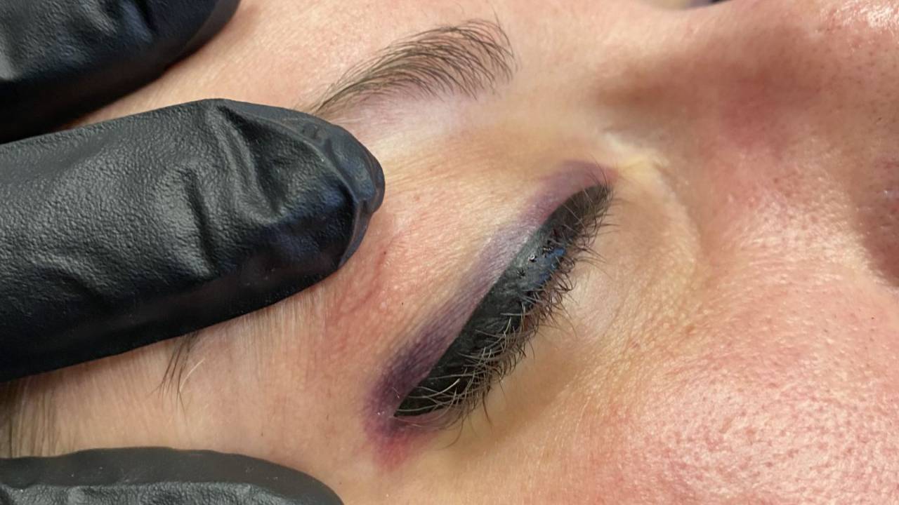 Should Permanent Makeup Bleed And Bruise During Tattooing?