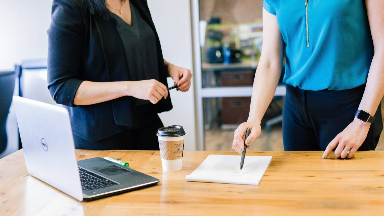 100 Questions that Build Your Team’s Critical Thinking Skills