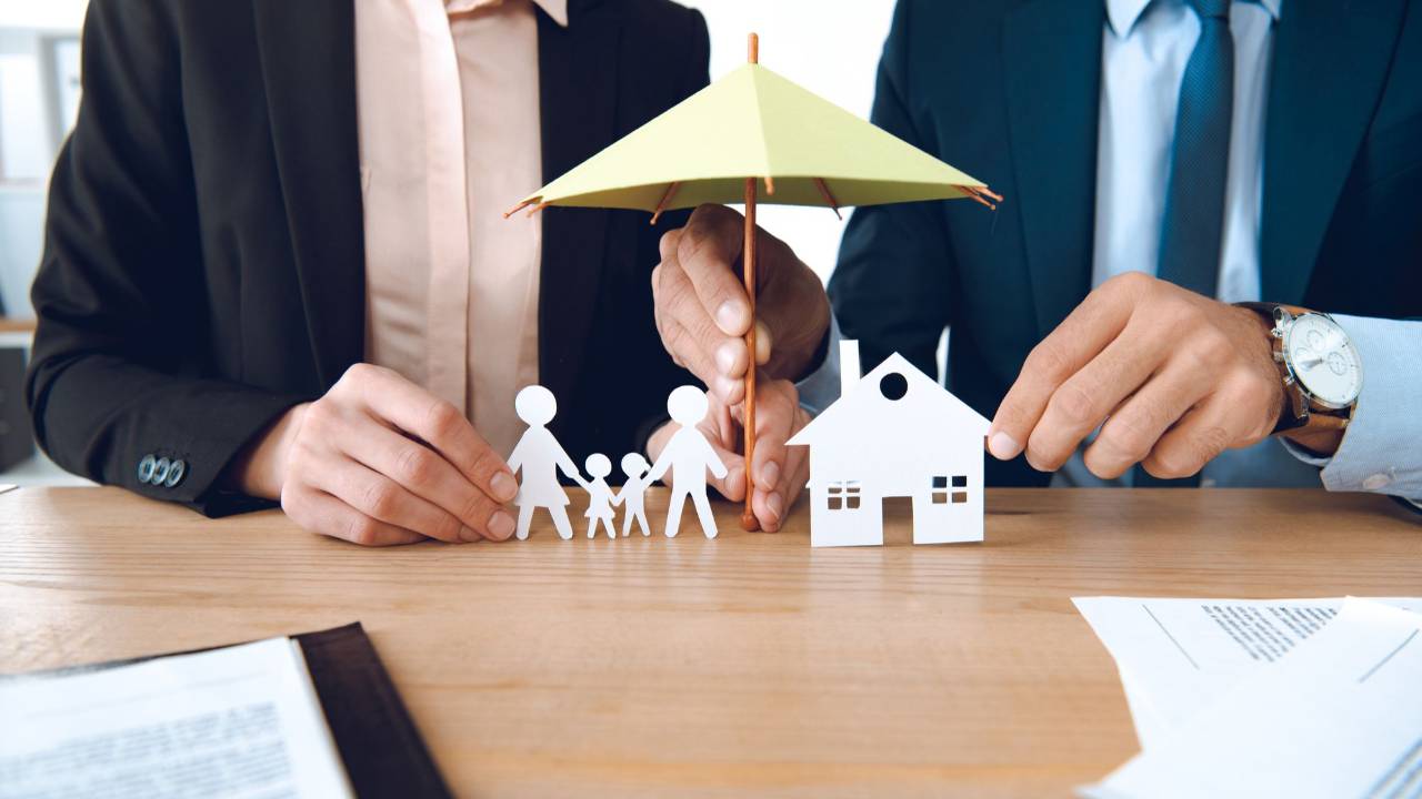 The Power of Bilingualism: Why Insurance Agents Need to Learn Spanish
