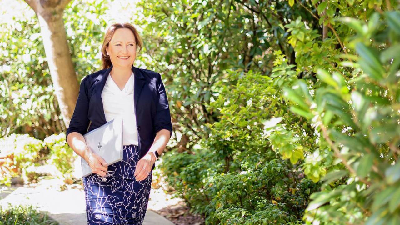 Melissa Bush | Lawyer, Notary Public, Mediator, Director, Speaker
