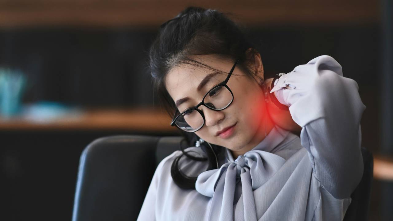 Quick Fixes: 5 Home Treatments to Safely Alleviate Neck Pain