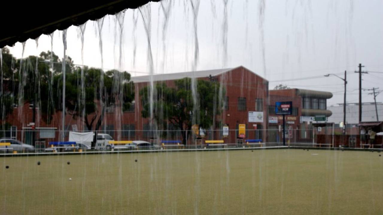 Lawn Bowls Guide To Playing In Wet And Windy Conditions