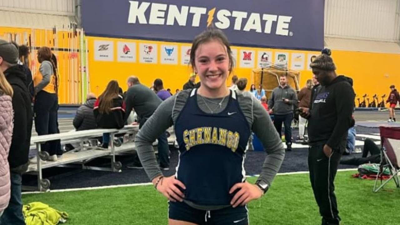 Sara Roe Breaks Indoor Long Jump and Triple Jump Records