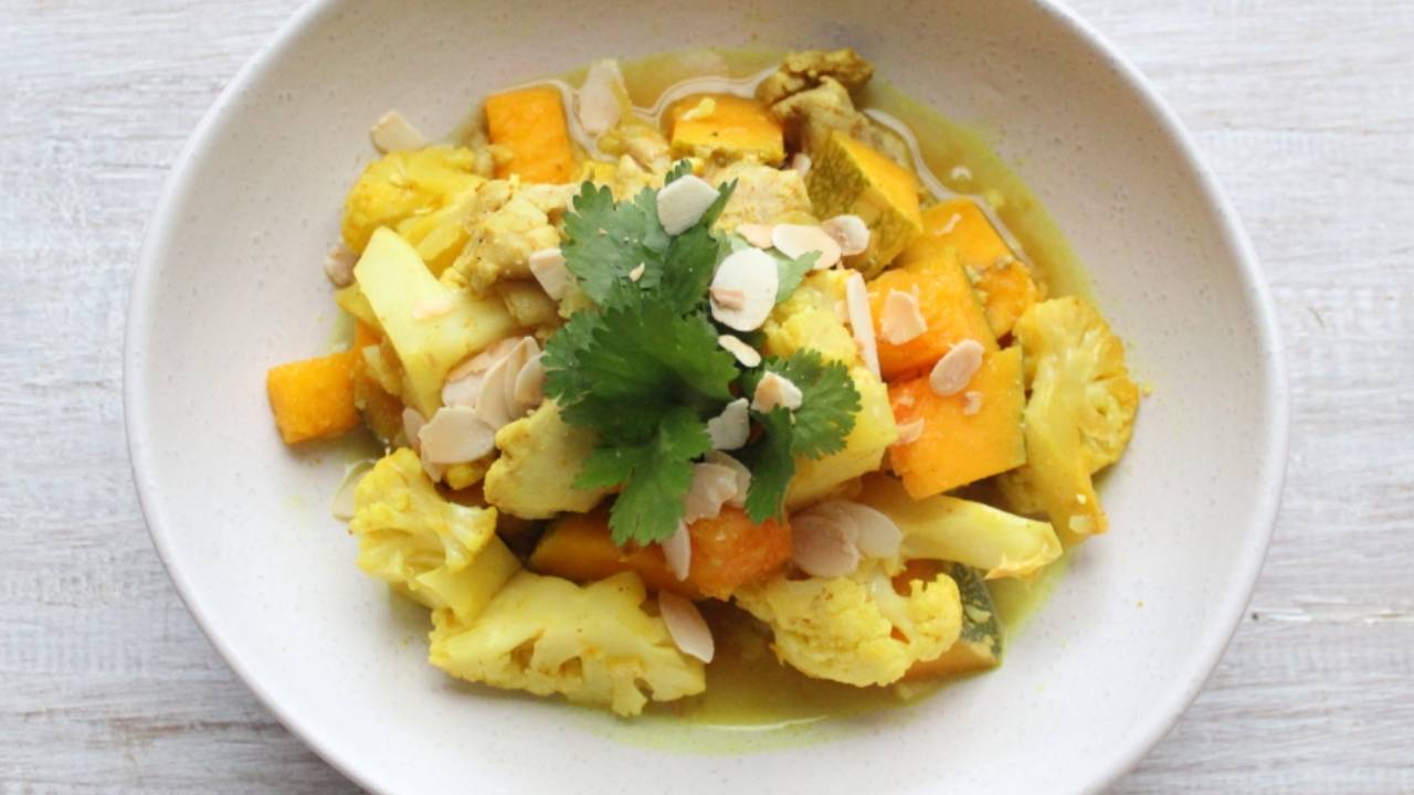 SLOW COOKED TURMERIC CHICKEN CURRY