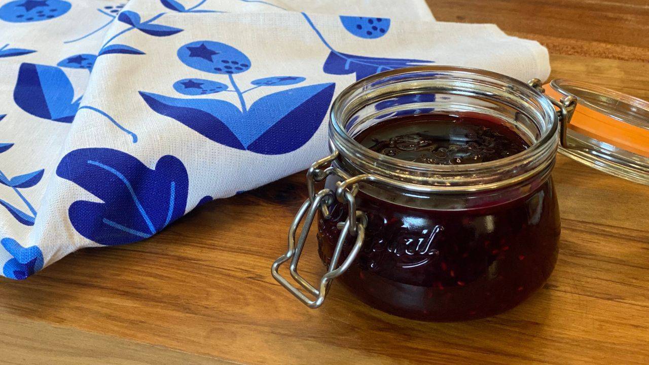 Mixed berry jam recipe (reduced sugar, no added pectin)