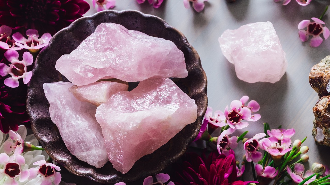 The Magic of Rose Quartz: A Guide to This Beautiful Healing Stone