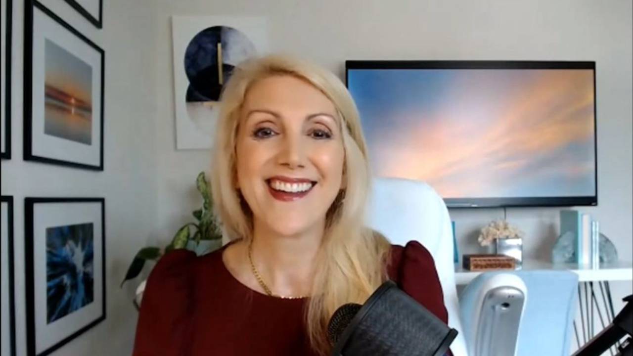 About Lisa Elia