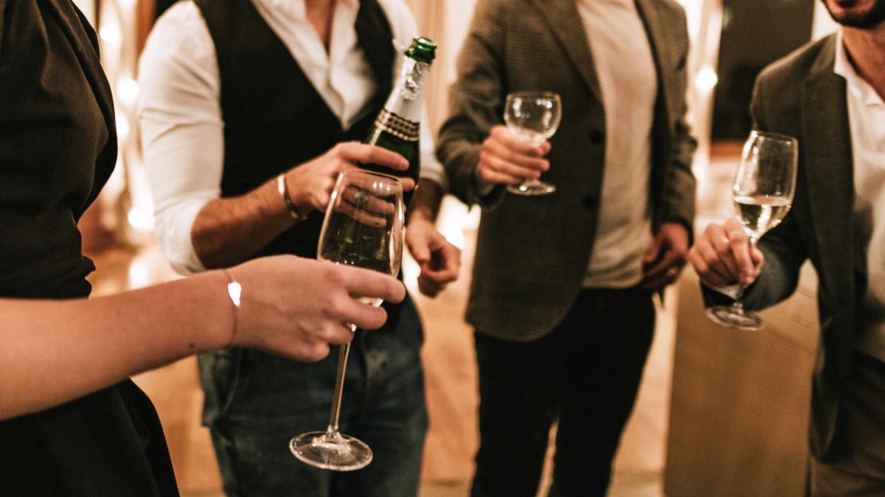 3 Turfs: How To Avoid Getting Drunk At Your Office Christmas Party