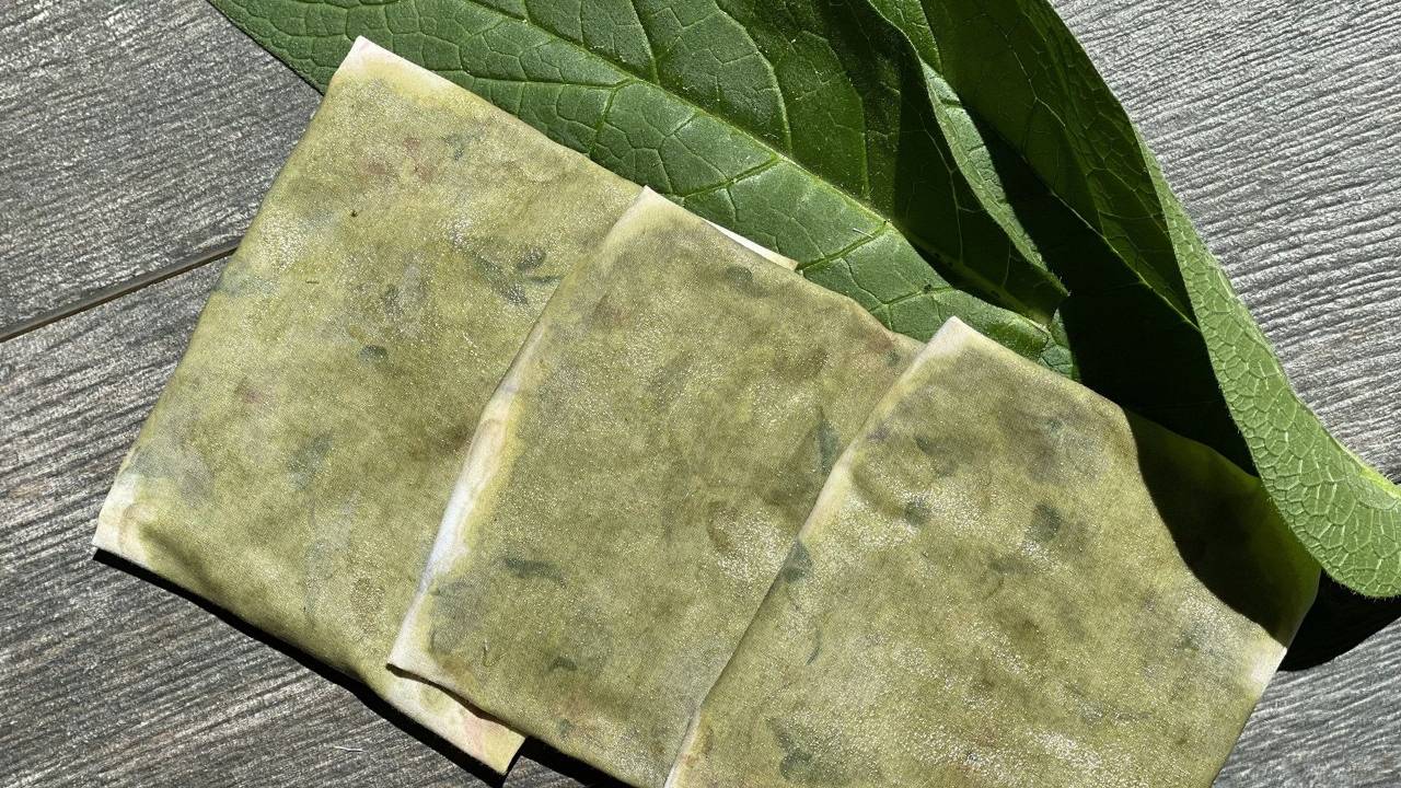How to Make an Herbal Poultice with Comfrey