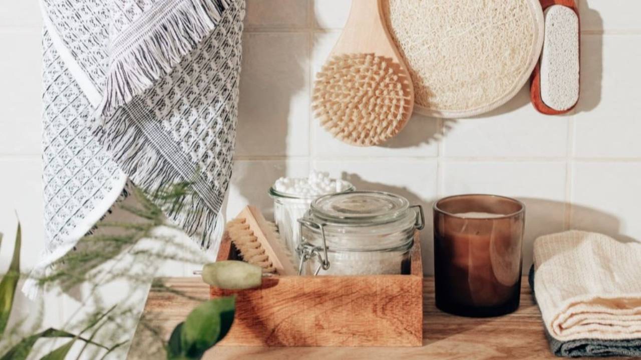 Herbs for Baths: How to Make a Relaxing Herbal Bath at Home