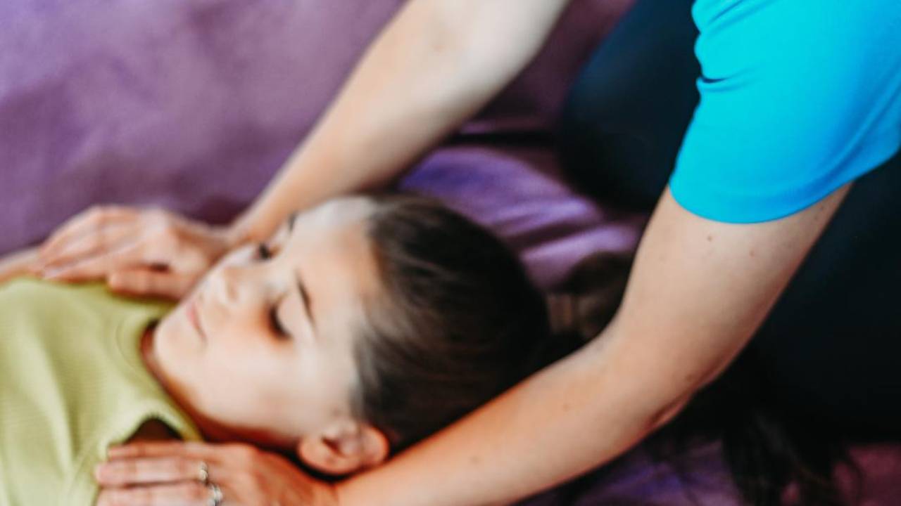 The benefits of deep pressure massage for children with sensory needs