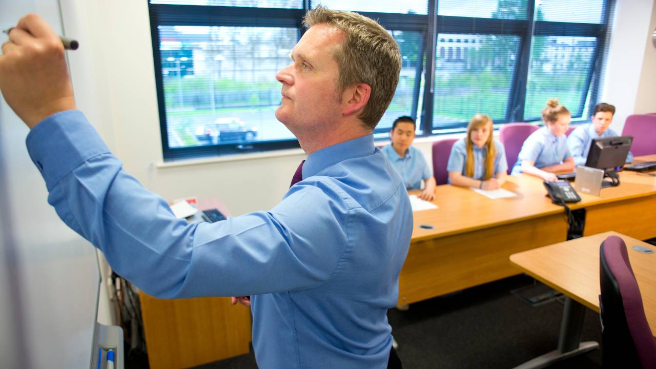 Top 10 Smartboards for Corporate Training and Collaboration