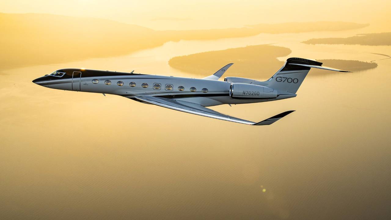 Gulfstream G700 Contract Pilot Compensation For An International Trip