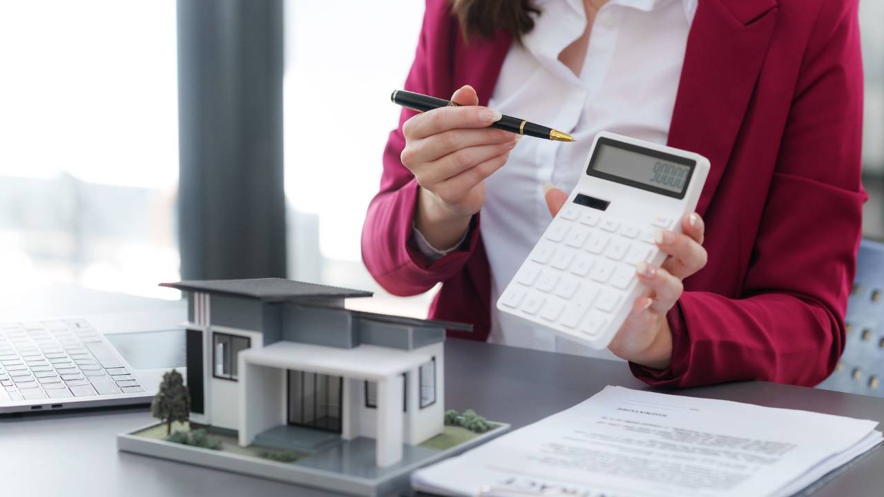 How Much Should a New Real Estate Appraiser Charge