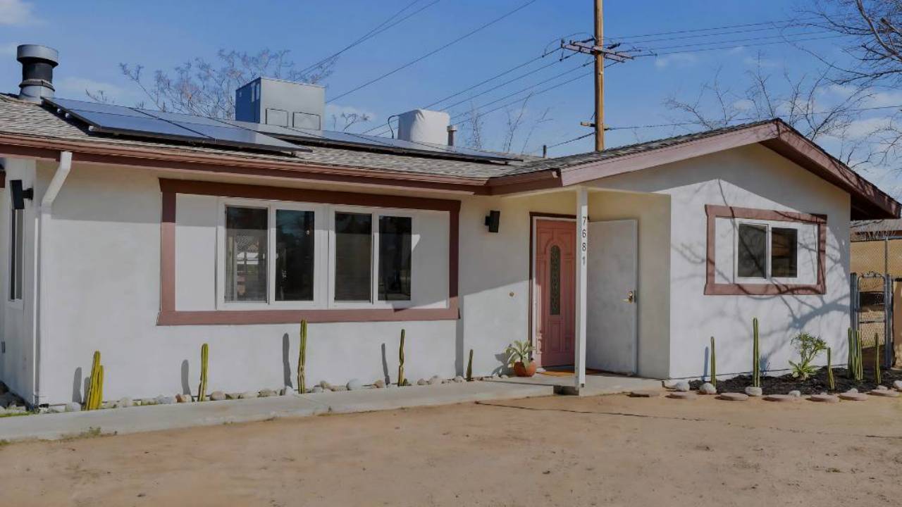Acoma Trail: Renovated 1977 Desert Retreat