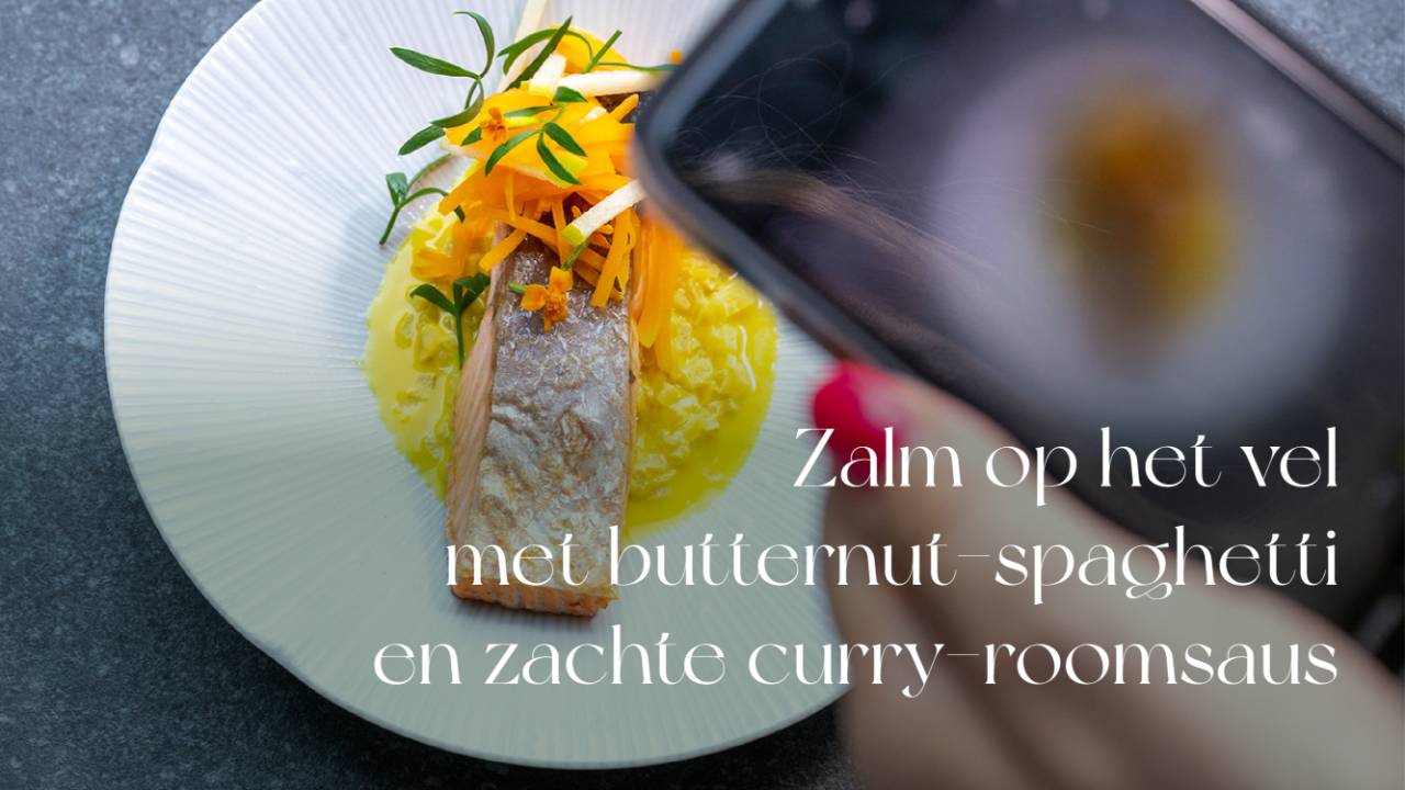 Zalm op het vel met butternut-spaghetti en zachte curry-roomsaus