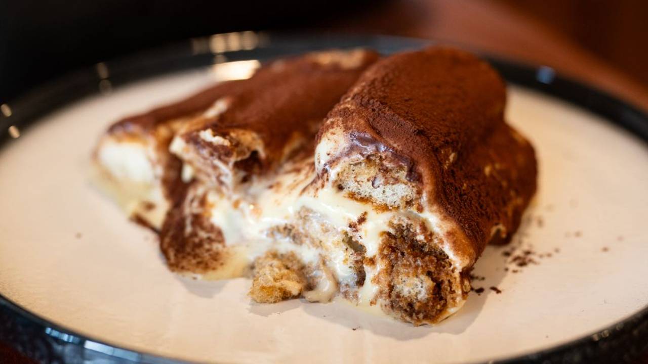 Classic Tiramisu. Easy No-Bake Italian Dessert