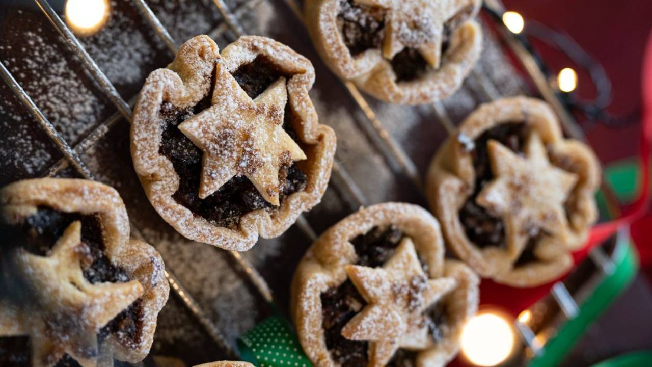 Christmas Mince Pies Recipe - Homemade | Dishes with Del