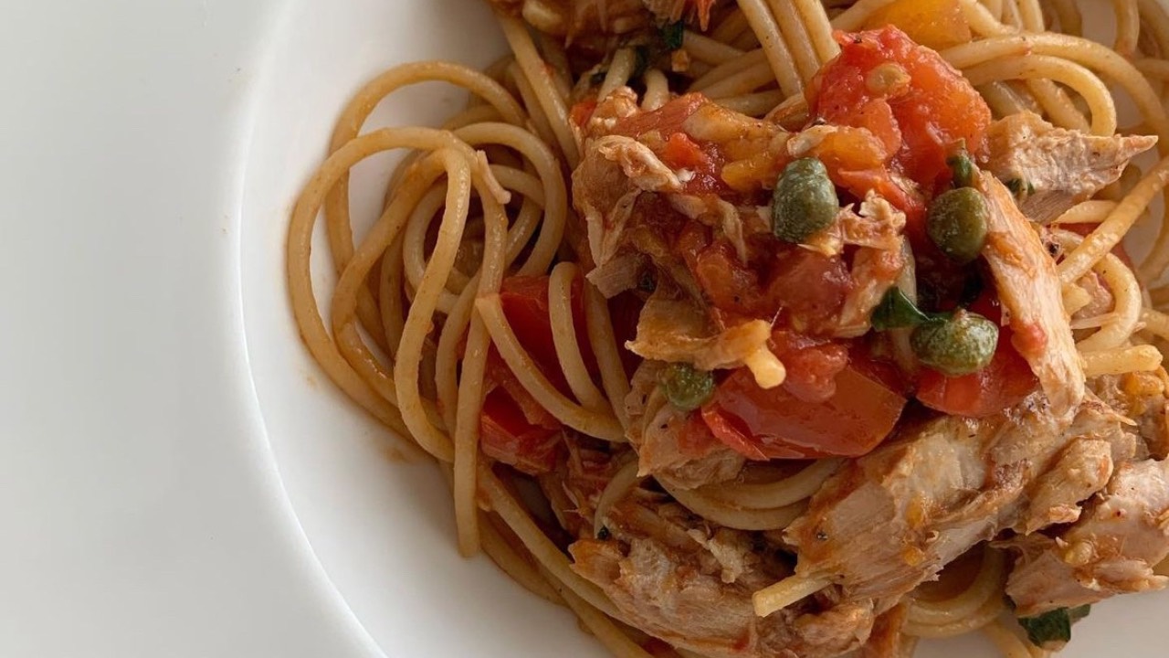 Receta de Pasta con tomates y atún