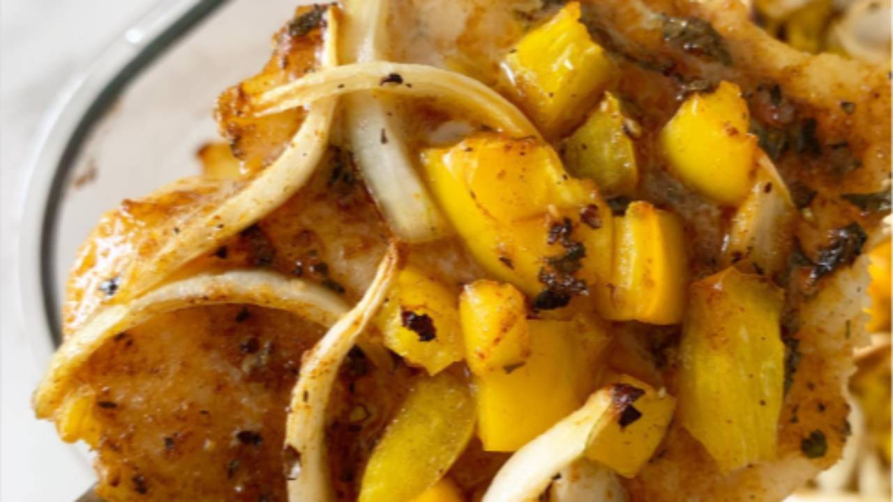 Receta de Mero horneado con pimientos y cebolla