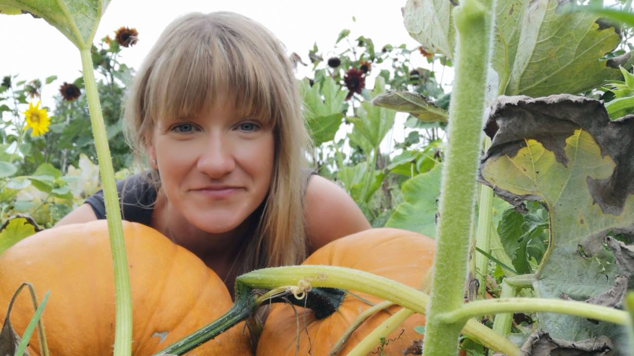 Simply Grow Food- Learn to Grow Your Own Food Despite Little Time