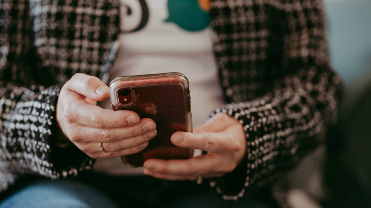 BS Communication Strategies | Olds & Calgary Alberta | Becky Taylor