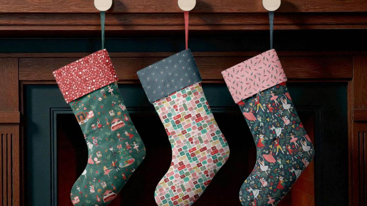 Basic Lined Stocking is this month’s 50% off pattern