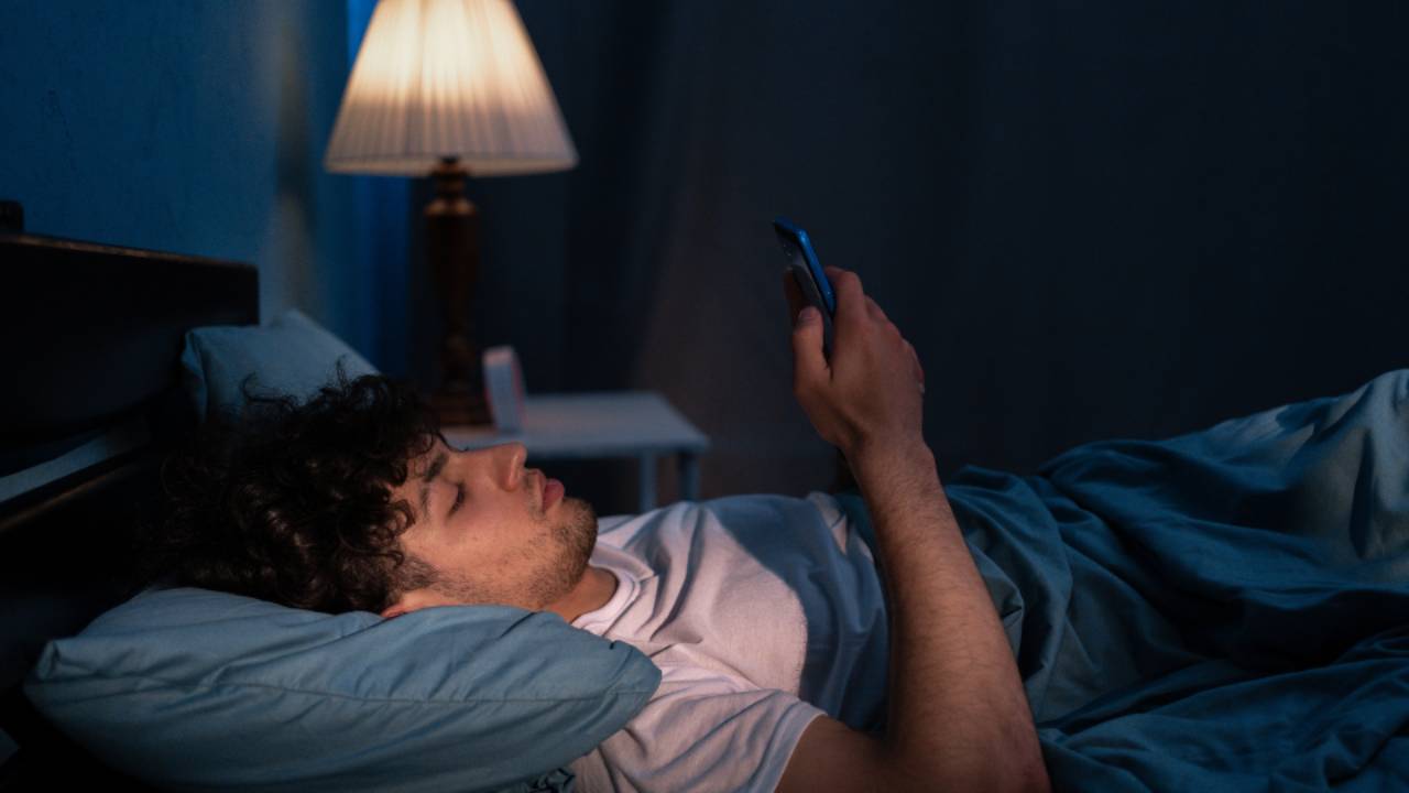 How to Stop Doomscrolling: Protect Your Mental Health in Colorado