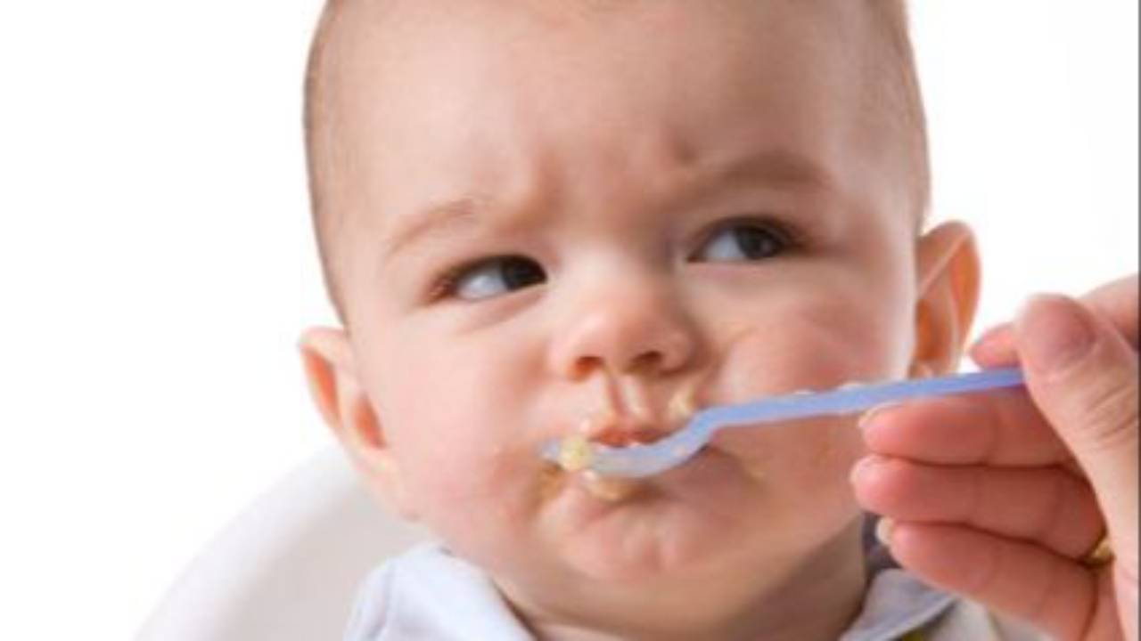 Baby Behavior Problems: Tips For Helping Your Baby Eat Baby Food