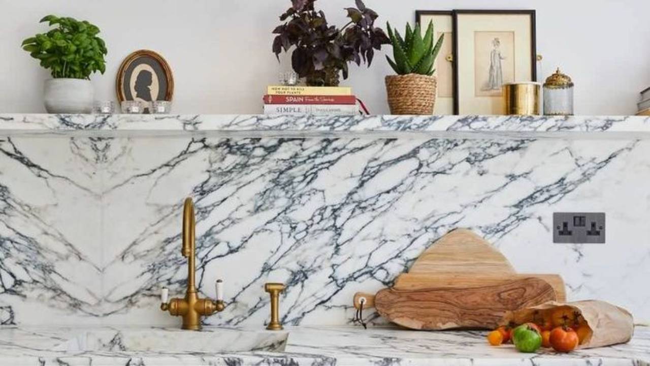 How high should a kitchen splashback be