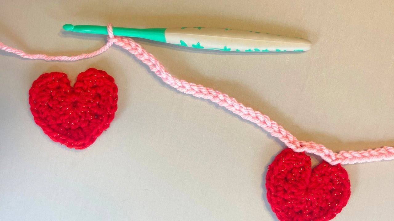 Crochet Heart Garland – Free Tutorial + PDF Pattern