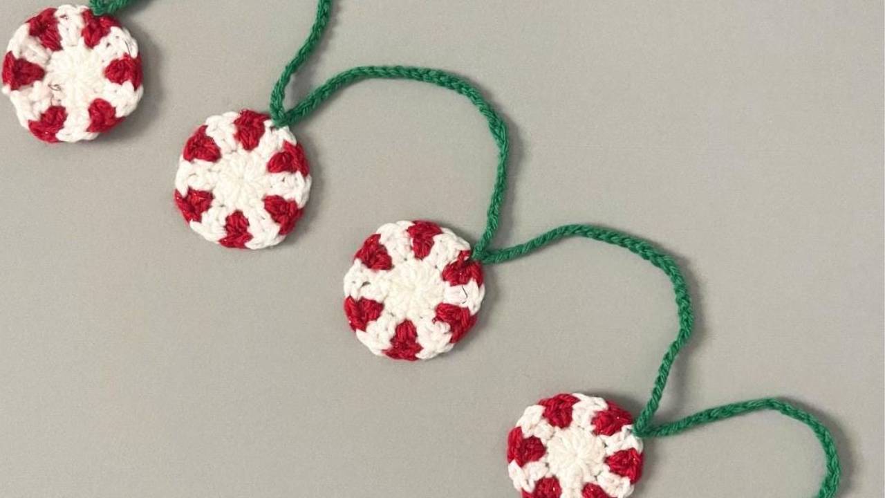 Crochet Peppermint Garland Pattern – Free Tutorial + PDF