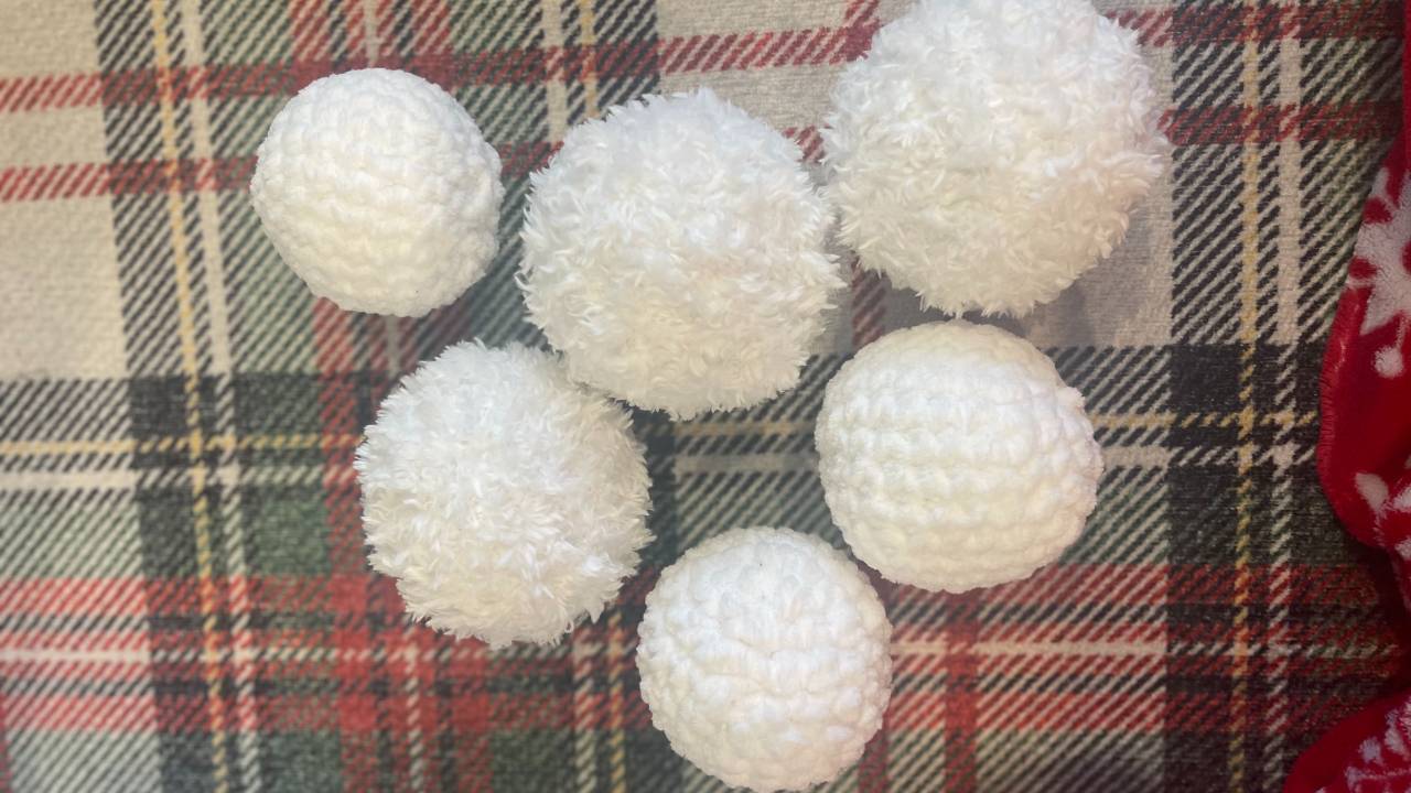 Crochet Snowball Pattern – Free Winter Tutorial