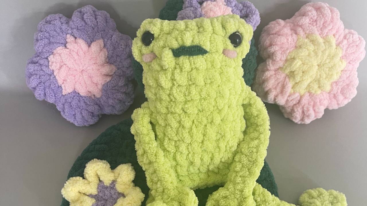 Free Crochet Lily Pad Pillow Pattern from Frog Accessories Collection