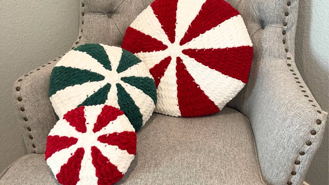 Crochet Peppermint Pillow Pattern – 3 Sizes + Video Tutorial