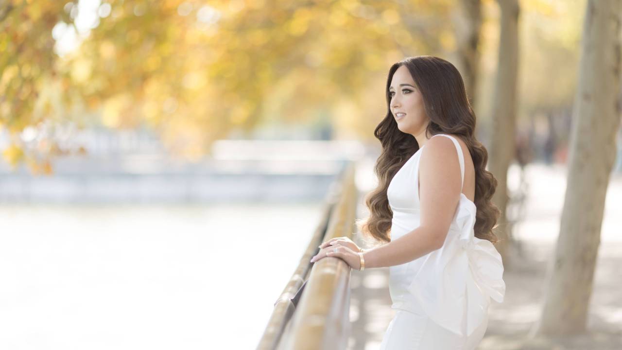 Bridal Posing Behind the Scenes | Natural Light Wedding Photography