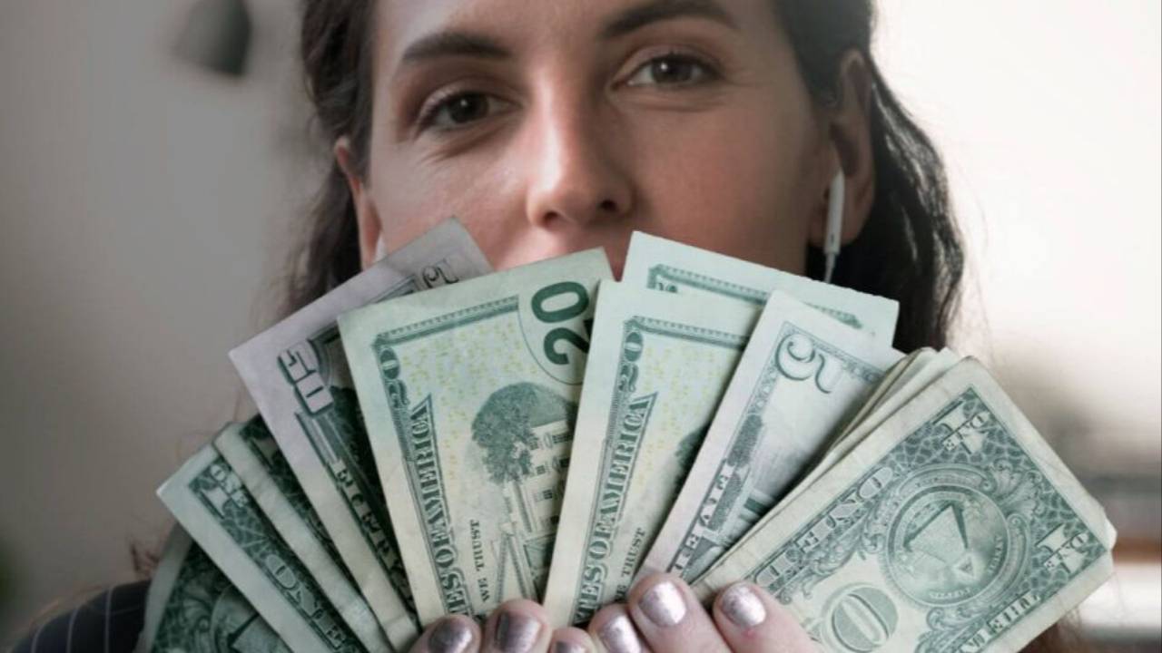 How Providing Excellent Customer Service Makes You More Money